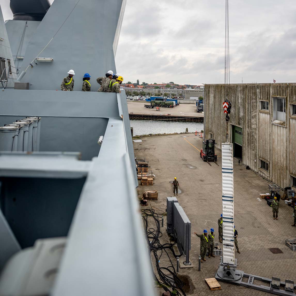 USA genlader dansk fregat USA genlader dansk fregat